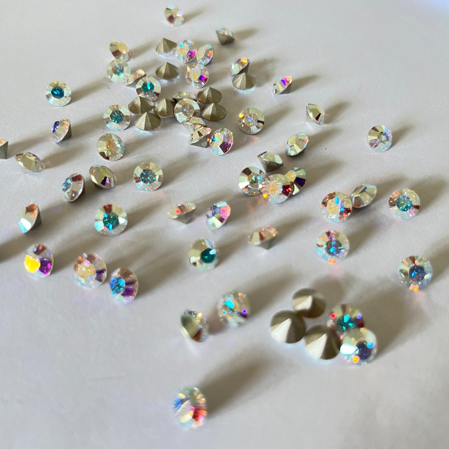 Swarovski® Chaton Aurore Boreale SS29 – Shining Moments